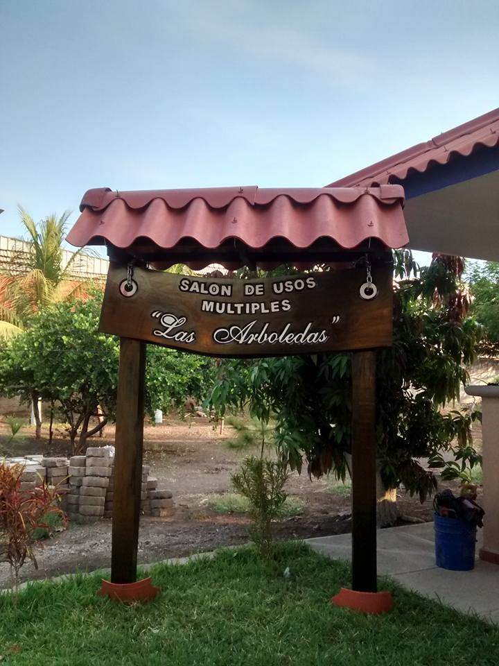 Rótulo en Madera Tallado